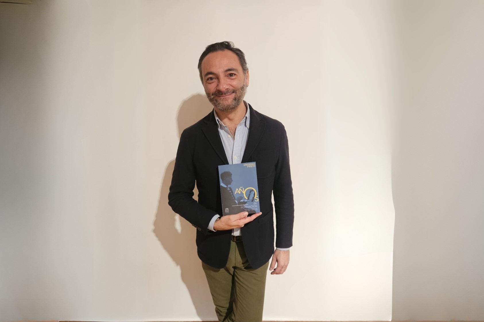 El Dr. Javier García-Luengo Manchado publica un libro dedicado a los ...